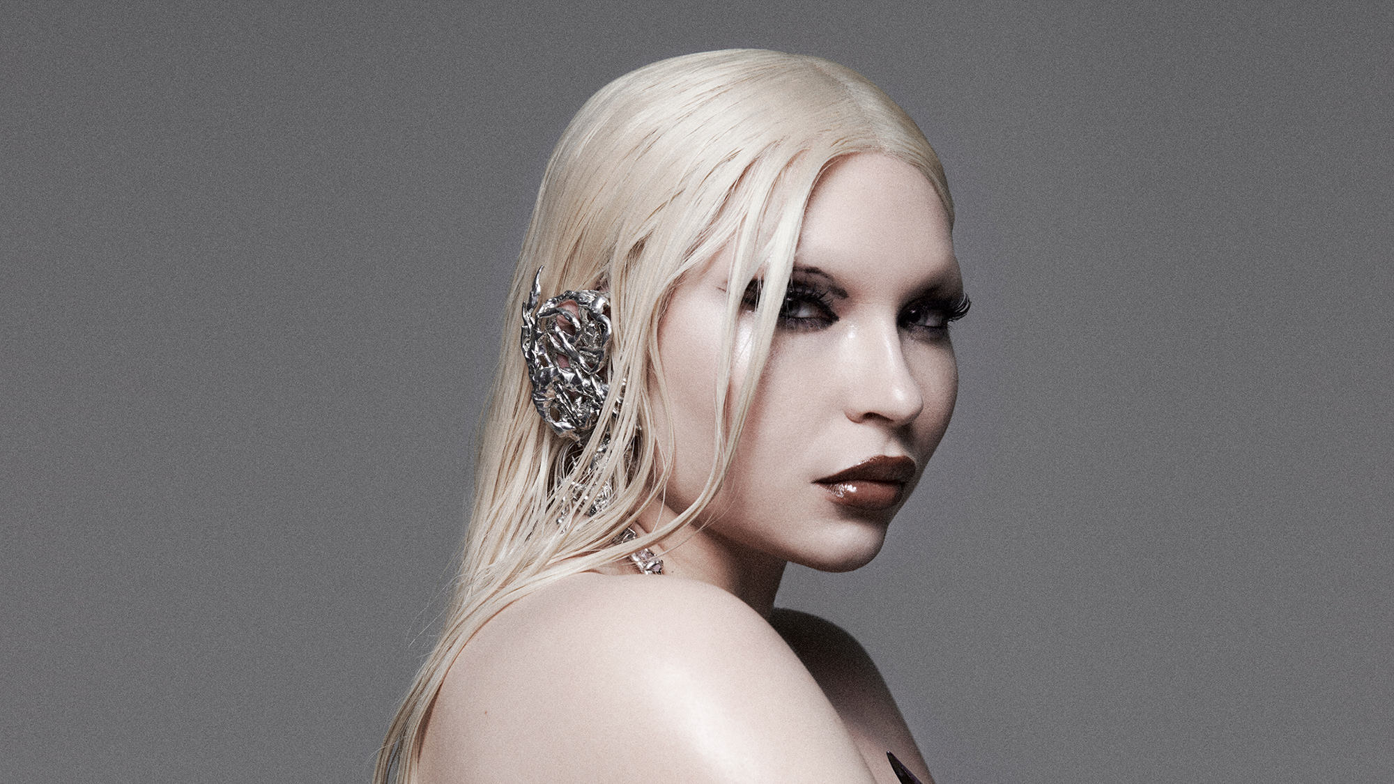 Behind the scenes of the infectious hit "Brand New Bitch", Cobrah takes ...