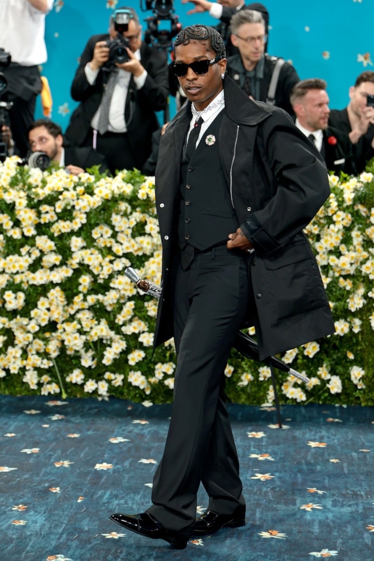 A$AP Rocky je na Met Galo 2025 prispel v lastnem dizajnu