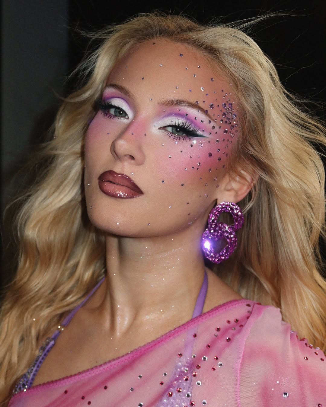 Eyeshadow palettes for the viral Zara Larsson look - Vogue Adria